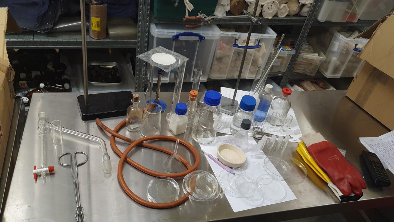 Retort stand | FILM MEDICAL