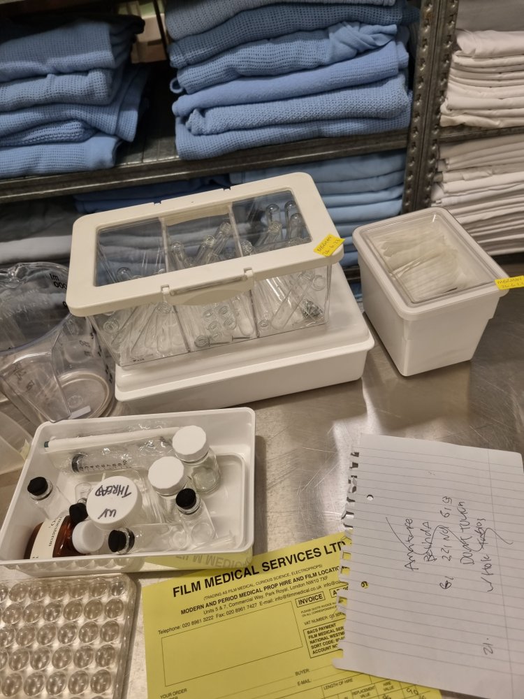 White Lab containers dressed | FILM MEDICAL