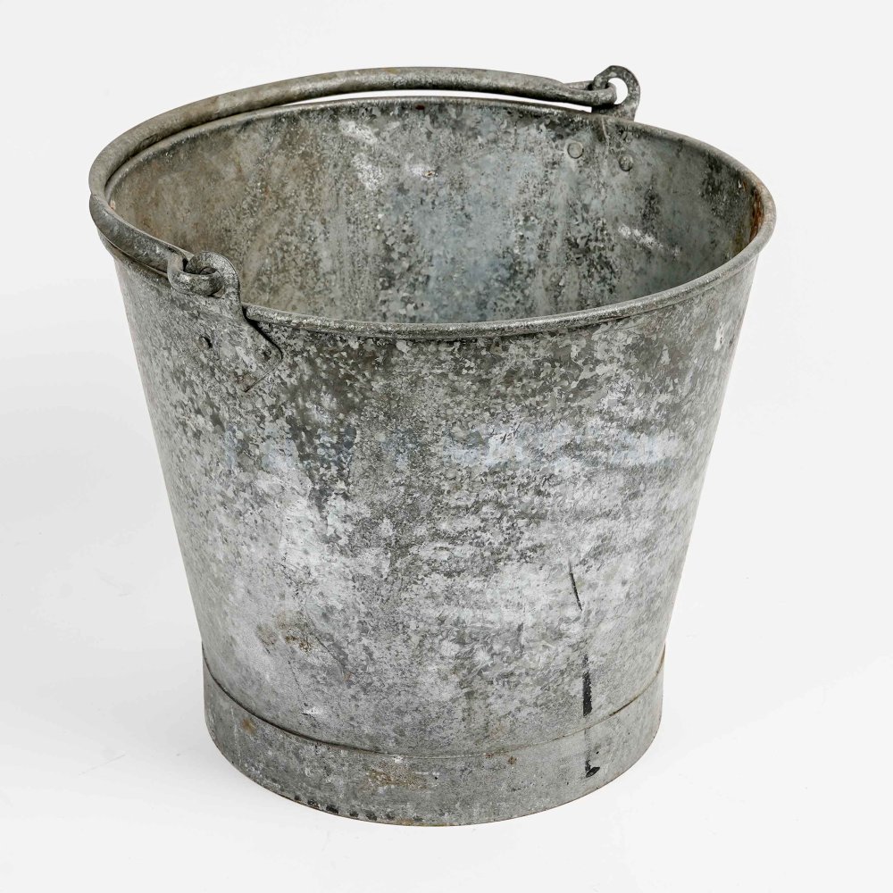 Galvanized Bucket | FILM MEDICAL