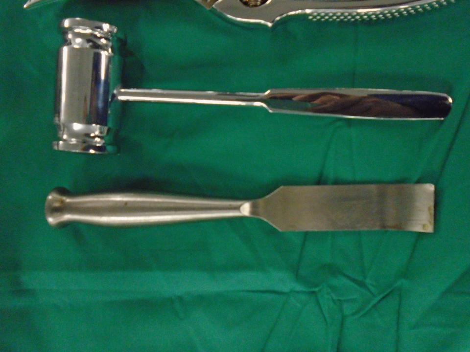 Hammer & chisel | FILM MEDICAL