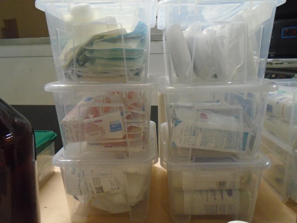 Plastic small crates dressed | FILM MEDICAL