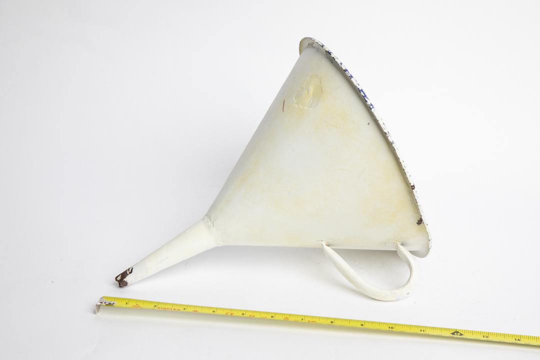 Funnel in Enamel Small | FILM MEDICAL