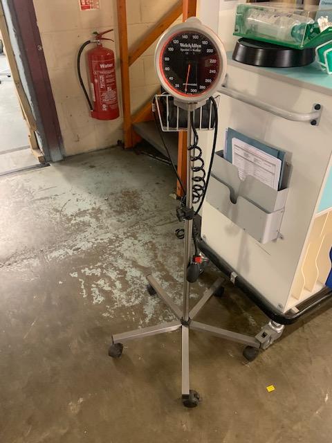 BP on stand | FILM MEDICAL