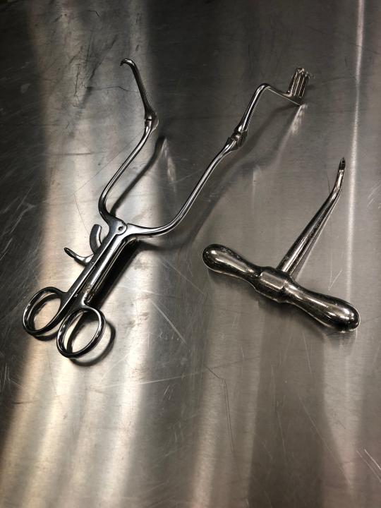 Trephine and chest spreader | FILM MEDICAL