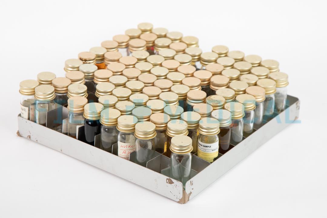 Stainless Steel Rack With Gold Lid Samples | FILM MEDICAL