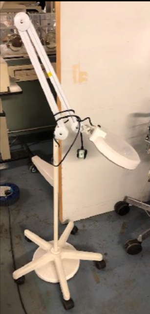 Mag light on stand | FILM MEDICAL