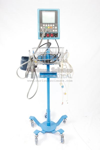 Multi parameter monitor on stand | FILM MEDICAL