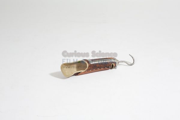 Artificial arm with hook | FILM MEDICAL