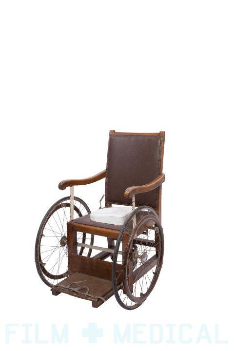Period wood leather wheelchair | FILM MEDICAL