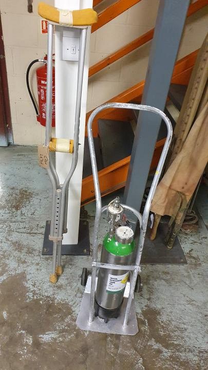 Oxygen Tank/Green with Stand | FILM MEDICAL