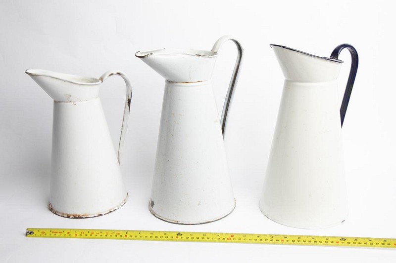 Hospital Jugs in Enamel (priced individually) | FILM MEDICAL