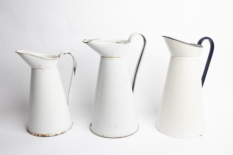 Hospital Jugs in Enamel (priced individually) | FILM MEDICAL