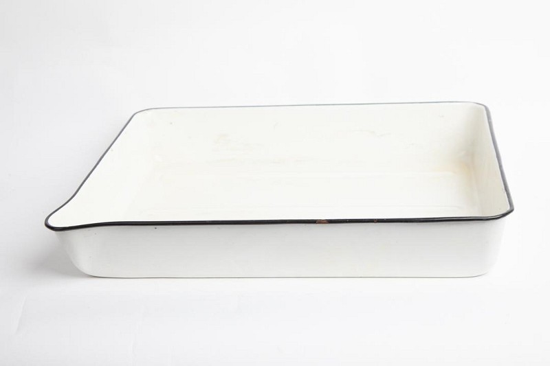 Laboratory Tray with Lip in Enamel | FILM MEDICAL
