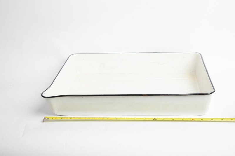 Laboratory Tray with Lip in Enamel | FILM MEDICAL