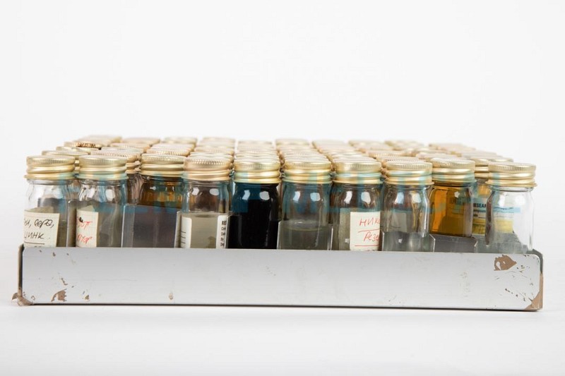 Stainless Steel Rack With Gold Lid Samples | FILM MEDICAL