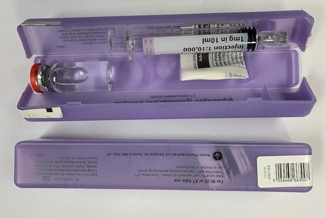 Cased syringe and vial | FILM MEDICAL