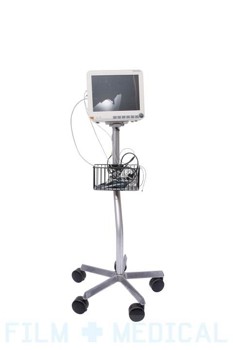 Heart monitor on stand | FILM MEDICAL